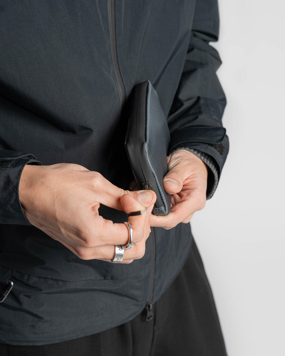 Salomon ACS ESSENTIALS CASE | LC2466500 | AFEW STORE